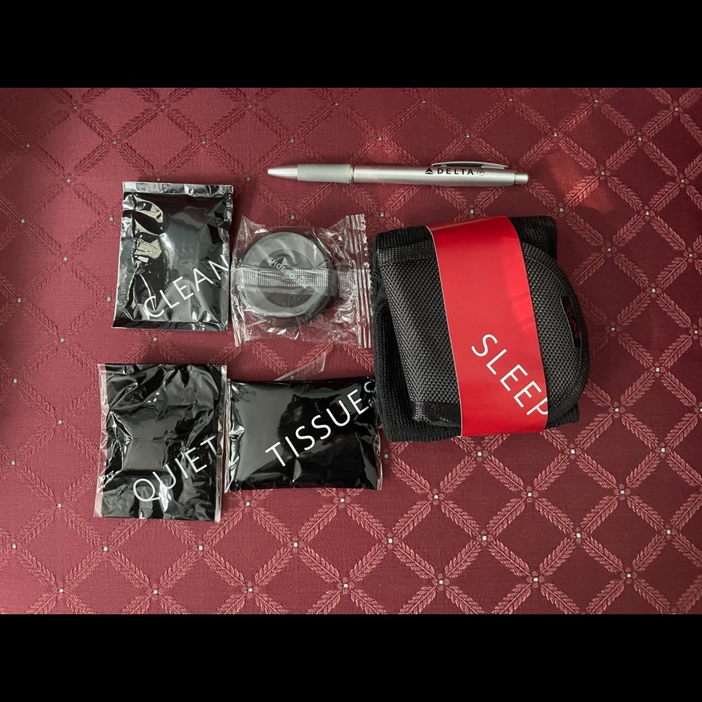 Delta Air Lines Tumi Amenity Kit - Gem